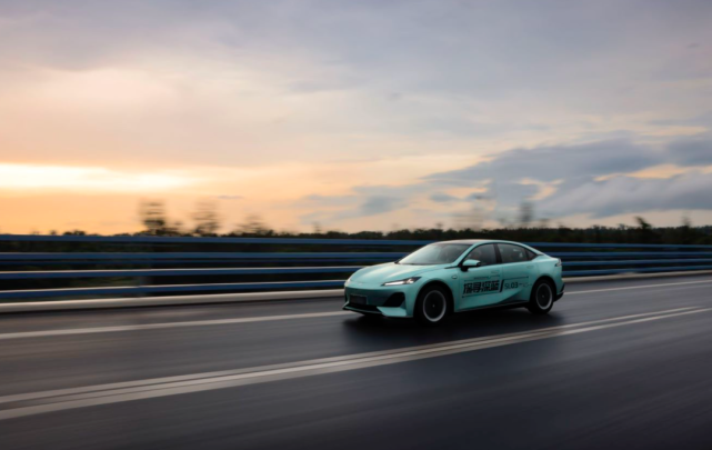 抢先海豹一步，长安深蓝SL03 7月25日上市，特斯拉也不香了？_腾讯新闻