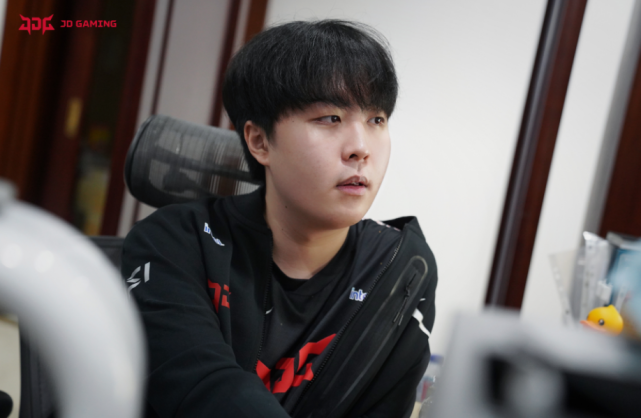 EDG世界冠军阵容迎战RNG！WE更换打野，兮夜再次首发_腾讯新闻