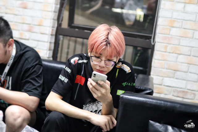 4AM公布周决赛首发阵容，17shou被换下，VP宣布解散PUBG分部_腾讯新闻