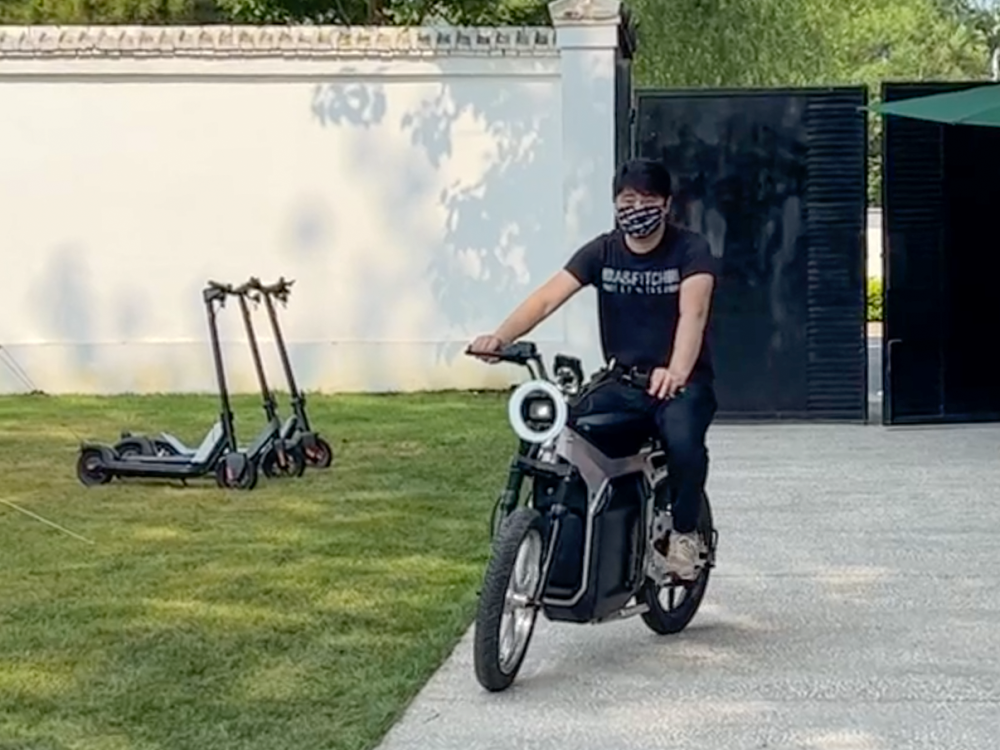 新国标跨骑SQi、全面开挂UQi＋，小牛电动发布两款电自新品_腾讯新闻