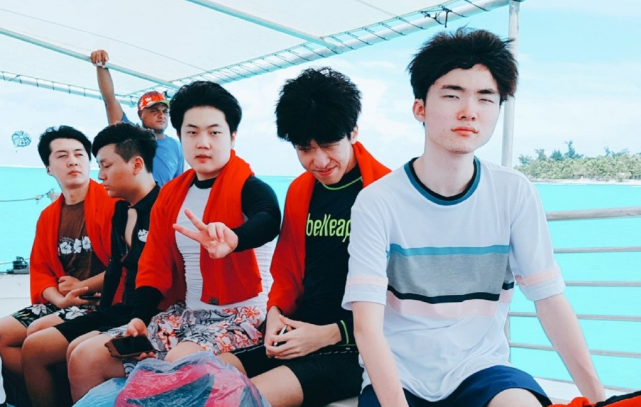 无缘LCS季后赛，Huni官宣退役，前RNG上单姿态躺枪_腾讯新闻