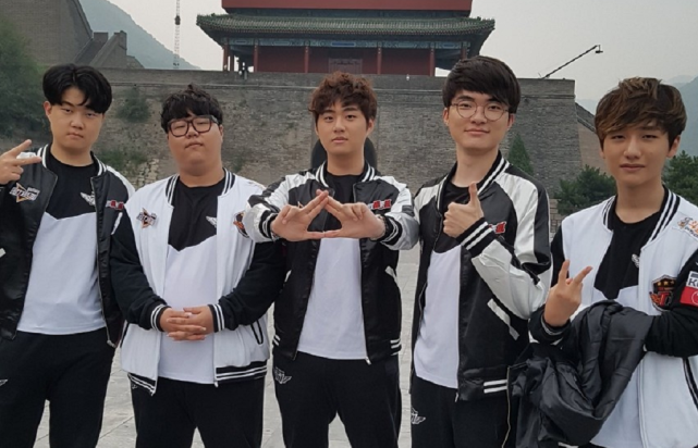 无缘LCS季后赛，Huni官宣退役，前RNG上单姿态躺枪_腾讯新闻