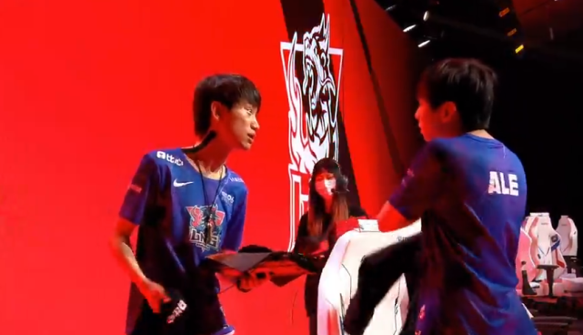 LNG击败BLG，赛后Doinb杀人诛心，直言完爆刘青松，张导：会整活_腾讯新闻