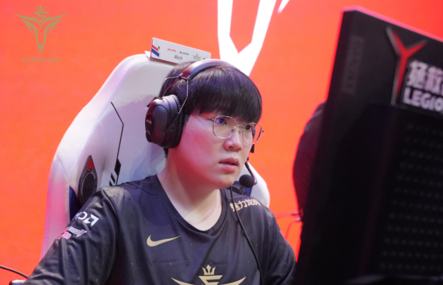 V5遭LNG淘汰，RNG的机会来了！Karsa成背锅侠，Ale一战封神_腾讯新闻