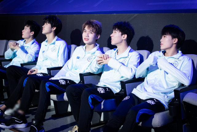 KPL赛区选拔赛第一轮分析：GK与WB硬碰硬，TTG遇到XYG很幸运！_腾讯新闻