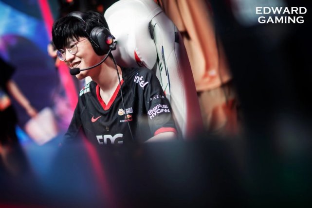 EDG让二追三战胜RNG，EDG成为三号种子晋级S12世界赛_腾讯新闻