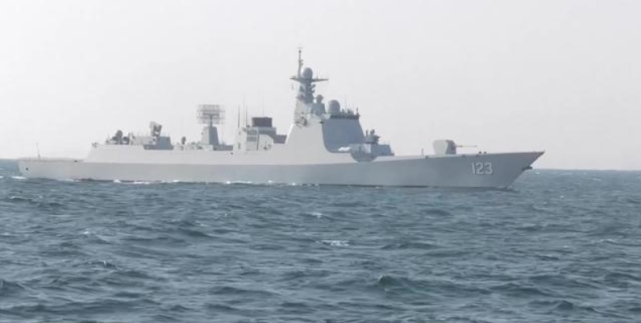 33“安徽”舰入列：以4万吨巨舰为核心，能组成一支“安徽”远征攻击群_腾讯新闻