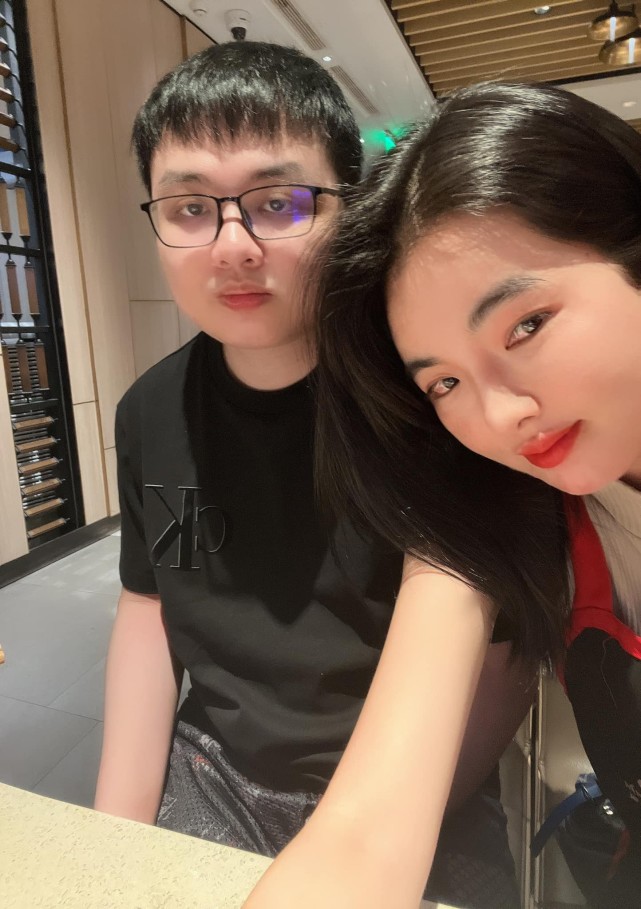 Angel透露队友好消息：Sofm回越南结婚了，骇客也快了_腾讯新闻