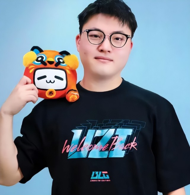 会参加LBL的比赛！UZI直播回应加入：Doinb叫我打灵活组排了_腾讯新闻