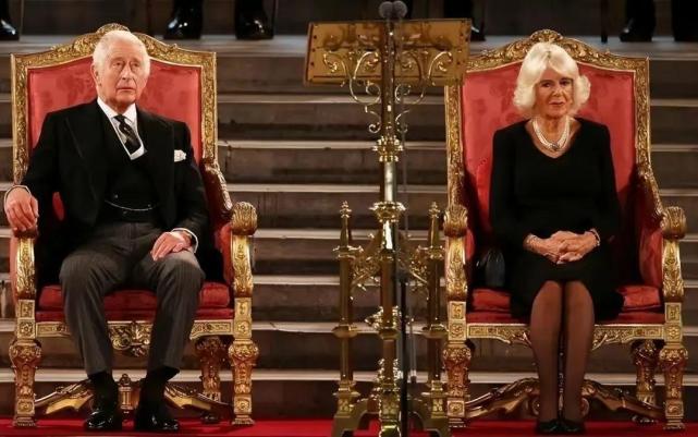 英国的传奇王后卡米拉：从小三到正宫苦熬52年，终迎高光时刻腾讯新闻