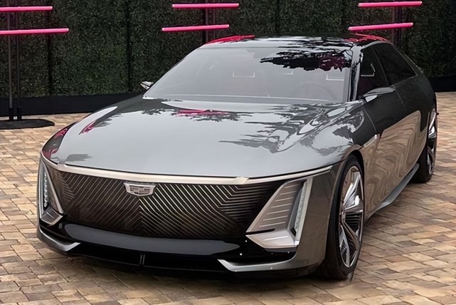 新“凯迪拉克CT6”路试曝光，2.0T＋48V轻混加持，配9K超视网膜屏_腾讯新闻