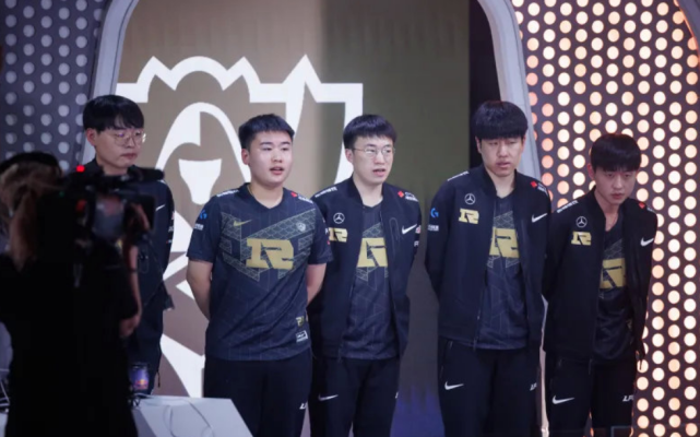 RNG打外卡还这么难？AJ发话JDG夺冠稳了：EDG没戏的_腾讯新闻