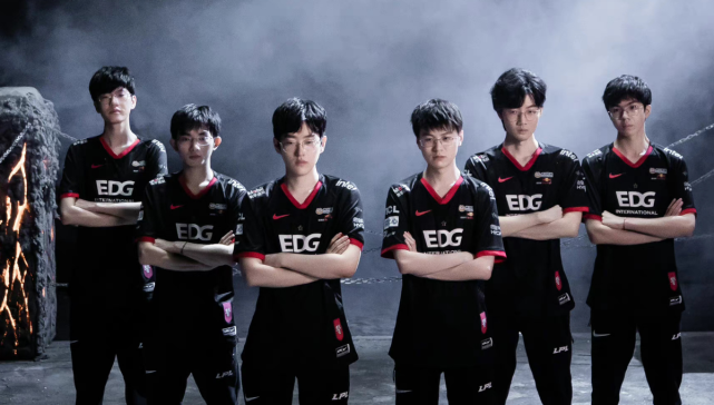 RNG打外卡还这么难？AJ发话JDG夺冠稳了：EDG没戏的_腾讯新闻