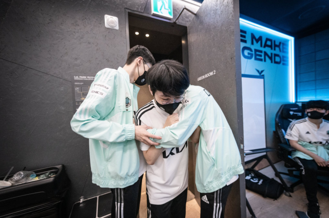 RGE悍将爆料：GEN训练赛比EDG强，DK夺冠的可能性不大_腾讯新闻