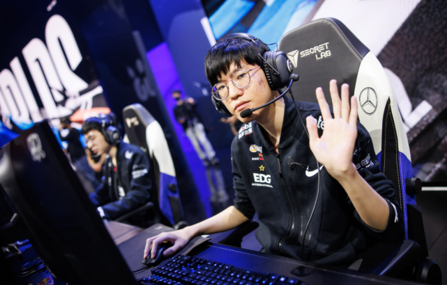 C9被钩麻了！EDG轻取C9，拿下世界赛首胜_腾讯新闻