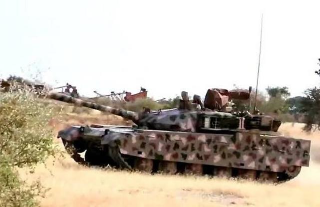 外贸坦克遇到差评，尼日利亚称VT4坦克不好用，想用俄制T90替代_腾讯新闻