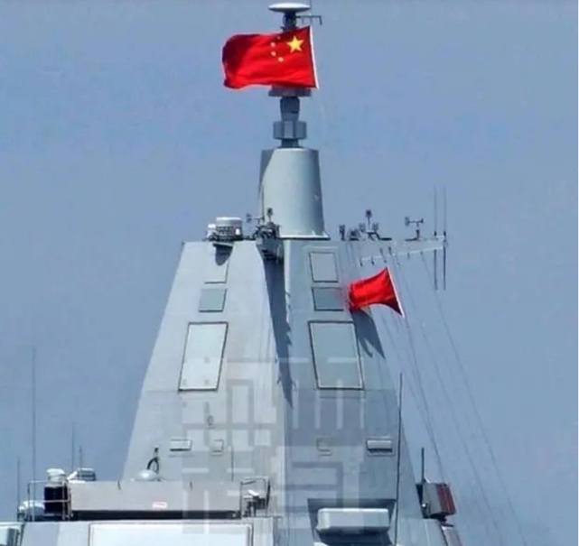 052DM型驱逐舰：在南北两大船厂开建，被认为是052DL型的改型_腾讯新闻