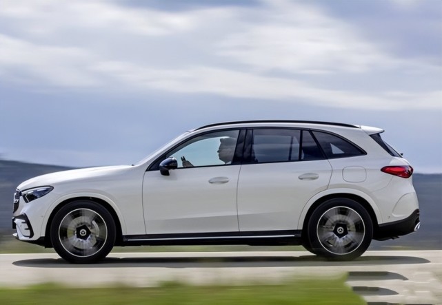 尺寸加大配置升级，新奔驰GLC L将发布，宝马X3/奥迪Q5L怎么办_腾讯新闻