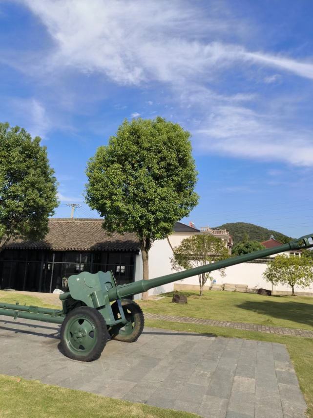 56式85mm加农炮退役：直瞄打击精度极高，称其射程15公里言过其实了_腾讯新闻