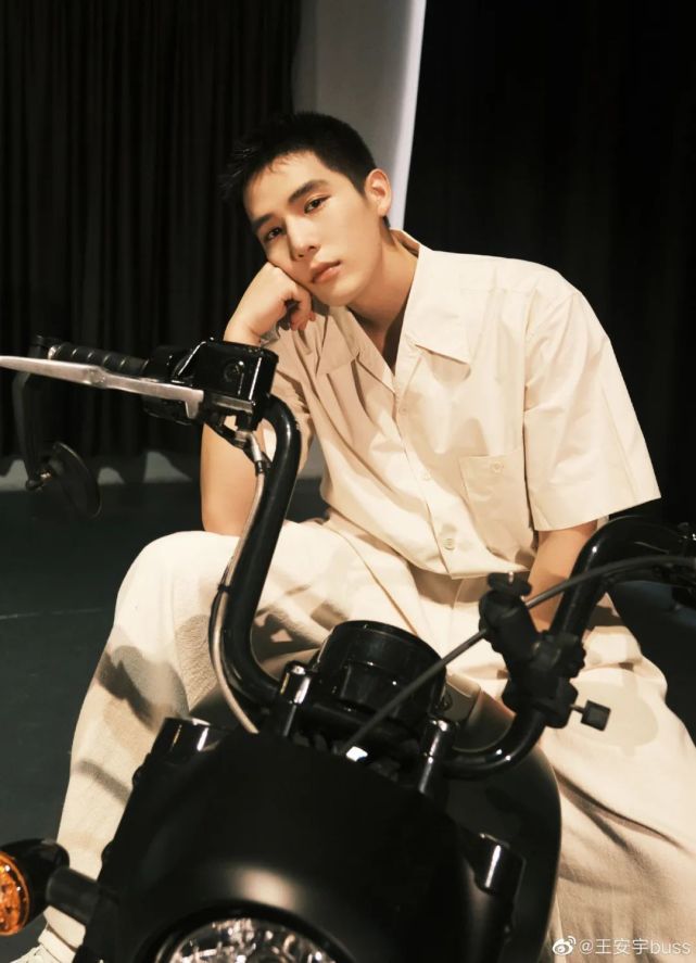 22'Q3｜220位新生代男演员待播作品一览：他们行远自迩，笃行不怠_腾讯新闻