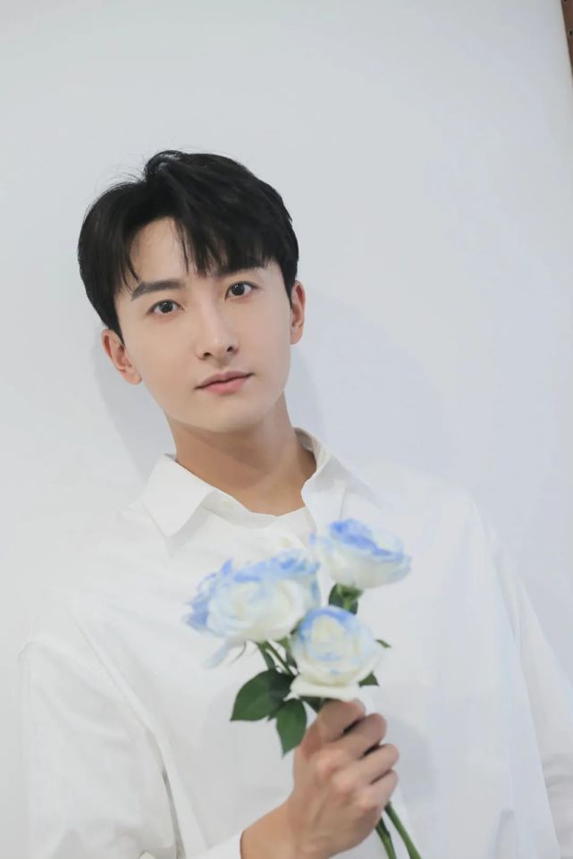 22'Q3｜220位新生代男演员待播作品一览：他们行远自迩，笃行不怠_腾讯新闻