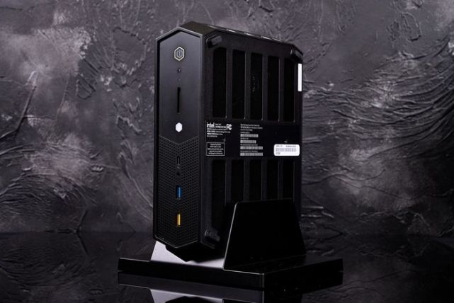 3I平台首次亮相整合平台，英特尔蝰蛇峡谷NUC评测_腾讯新闻