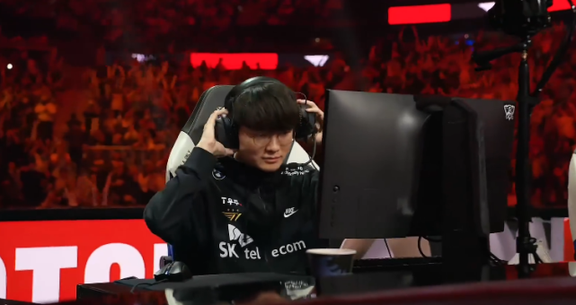 T1击败JDG晋级决赛，Faker憋笑，队友：希望DRX击败GEN_腾讯新闻