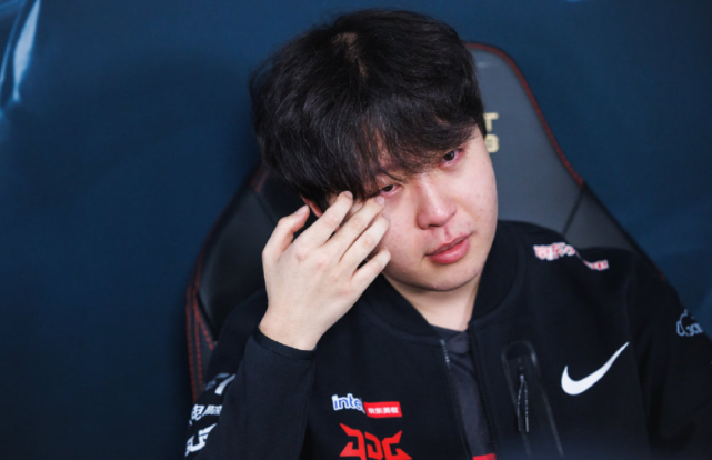 JDG淘汰后，Kanavi哭了！369眼含泪水，公开发文道歉_腾讯新闻