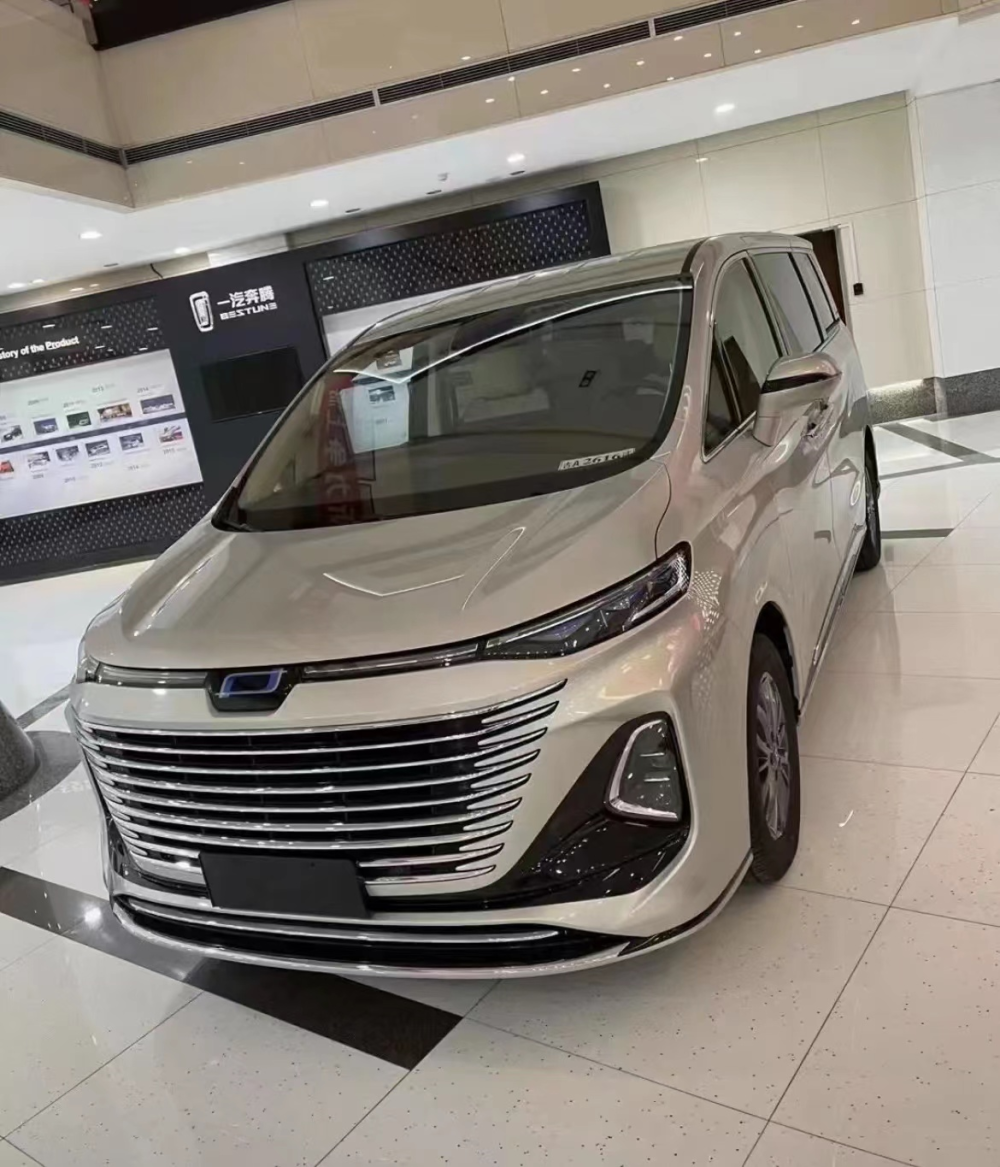 平民版红旗HQ9？一汽全新MPV实车曝光，长近5米3配2.0T＋8AT_腾讯新闻