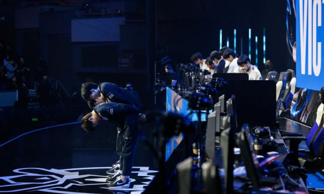 LPL转会期来袭，电竞大咖出面爆料，RNG、EDG或迎来大变动_腾讯新闻