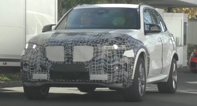 新款宝马X5 M60i谍照曝光 搭载4.4T V8发动机＋48V轻混系统_腾讯新闻