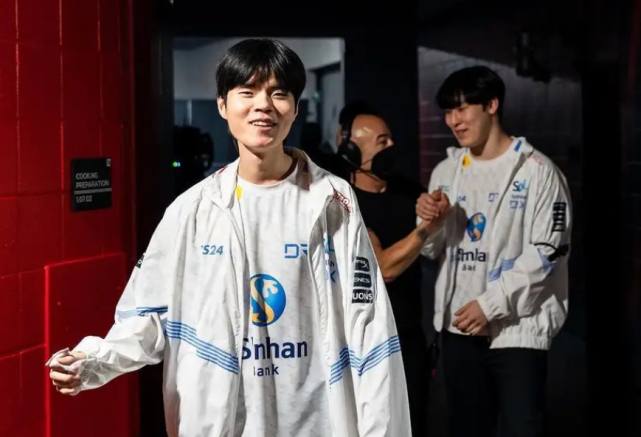 “UZI超越尺帝，Bang无缘前3”，S12史一射投票火了，阿水被低估_腾讯新闻