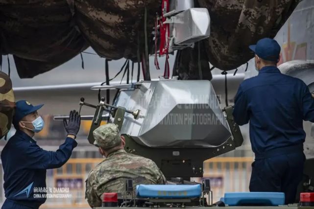 歼轰-7A2携带中国版JASSM首次亮相，令人振奋！_腾讯新闻