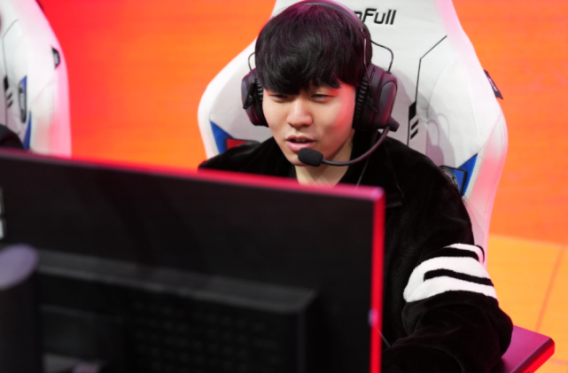 LOL：Doinb官宣加入LC，957爆料JDG联系RK，T1四人续约_腾讯新闻