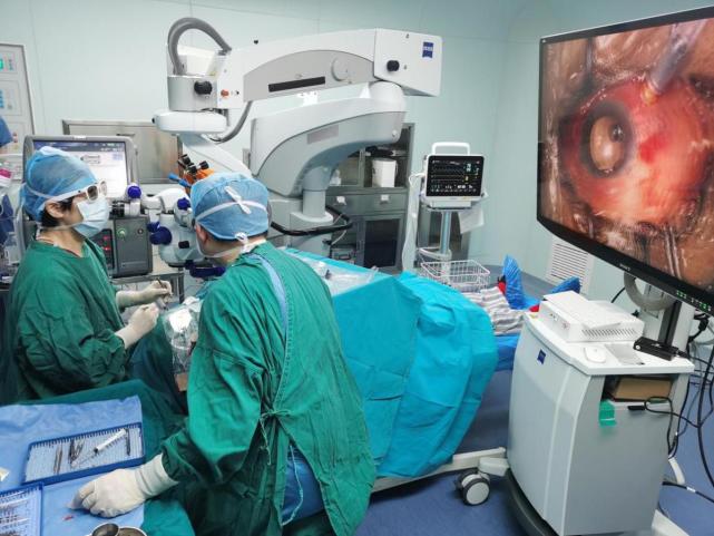 3D数字眼科导航手术显微镜进入中国_腾讯新闻