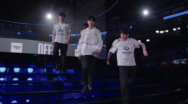 “拿了世界冠军，还是很怀念EDG”，Deft采访直言：对MSI印象最深_腾讯新闻