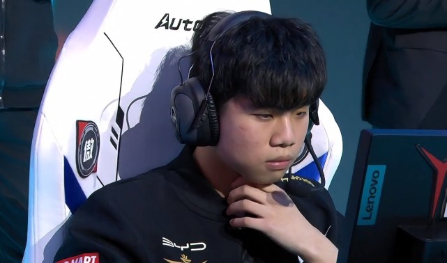 LPL突发场外大事件！Photic被曝有暴露癖，照片公开，遭全网嘲讽_腾讯新闻