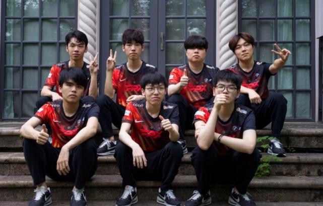 NEST出现心酸一幕，LWX一人撑起FPX，绝地翻盘晋级八强_腾讯新闻