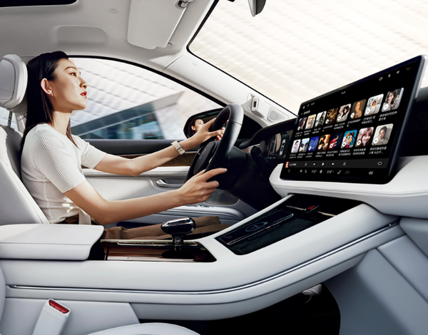 问界M7迎来96项OTA升级 超级桌面打造舒适第三空间_腾讯新闻