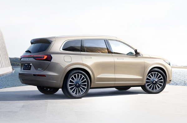 问界M7迎来96项OTA升级 超级桌面打造舒适第三空间_腾讯新闻