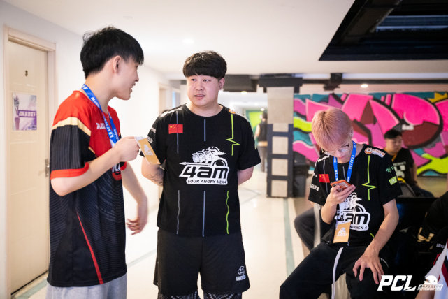 4AM小海称112留队，17前队员重回PCL，Mad98也成自由人了？_腾讯新闻