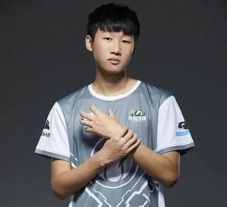 前RNG教练风哥揭秘S7：后悔签5年竞业合同，辟谣Uzi不会玩霞_腾讯新闻