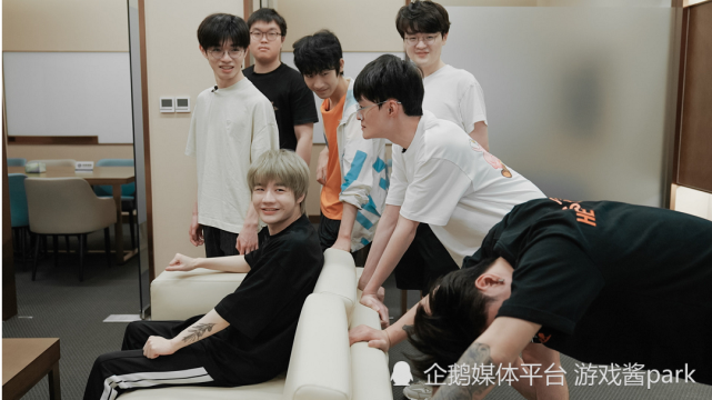 WBG下赛季起飞？涵艺爆料刘青松Crisp加盟WBG，Doinb直播已确认_腾讯新闻