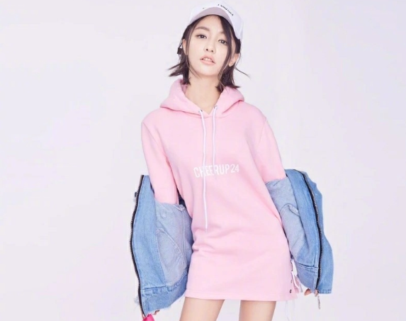 魔兽选手fly：miss是魔兽女选手天花板，她比巅峰时期小苍还厉害_腾讯新闻