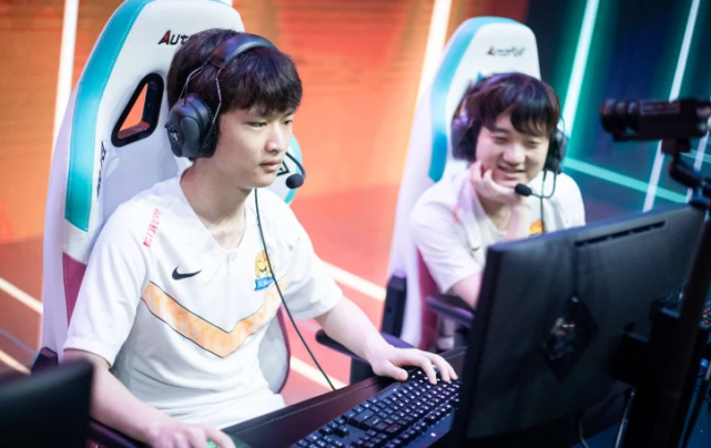 LOL：WBG终于官宣辅助了，EDG-Fofo来了，Wei无缘最佳打野_腾讯新闻