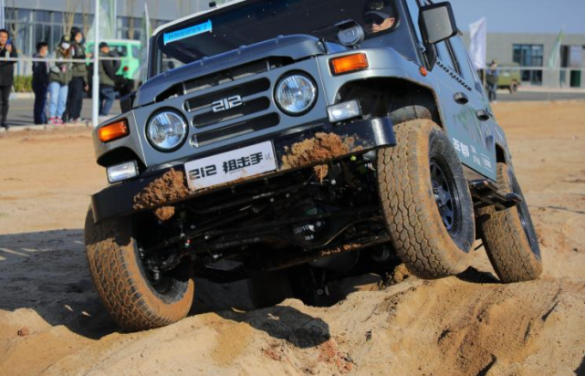 北京BJ212明年上市：9.99万起售，共推2款车型，配2.4T＋8AT＋四驱_腾讯新闻