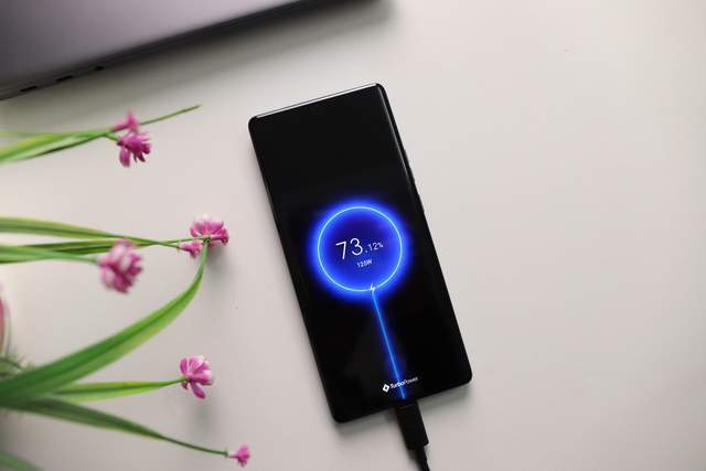 3399元起！moto X40首发评测：手机中的SUV，性能影像双巅峰_腾讯新闻