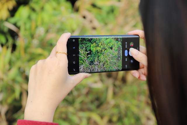 3399元起！moto X40首发评测：手机中的SUV，性能影像双巅峰_腾讯新闻