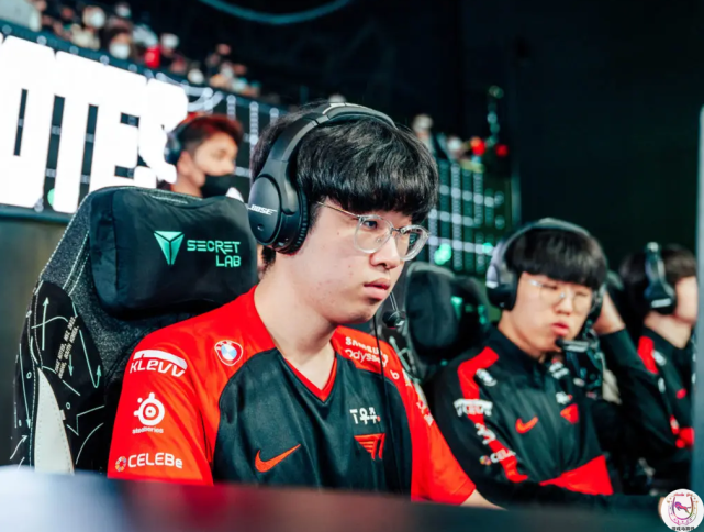 S12世界赛回顾：“无敌”T1拿双亚RNG三冠MSI绝世黑马收官_腾讯新闻