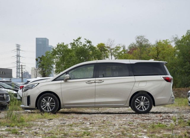 31.79万起售，2023款别克GL8 ES陆尊改款车型上市_腾讯新闻